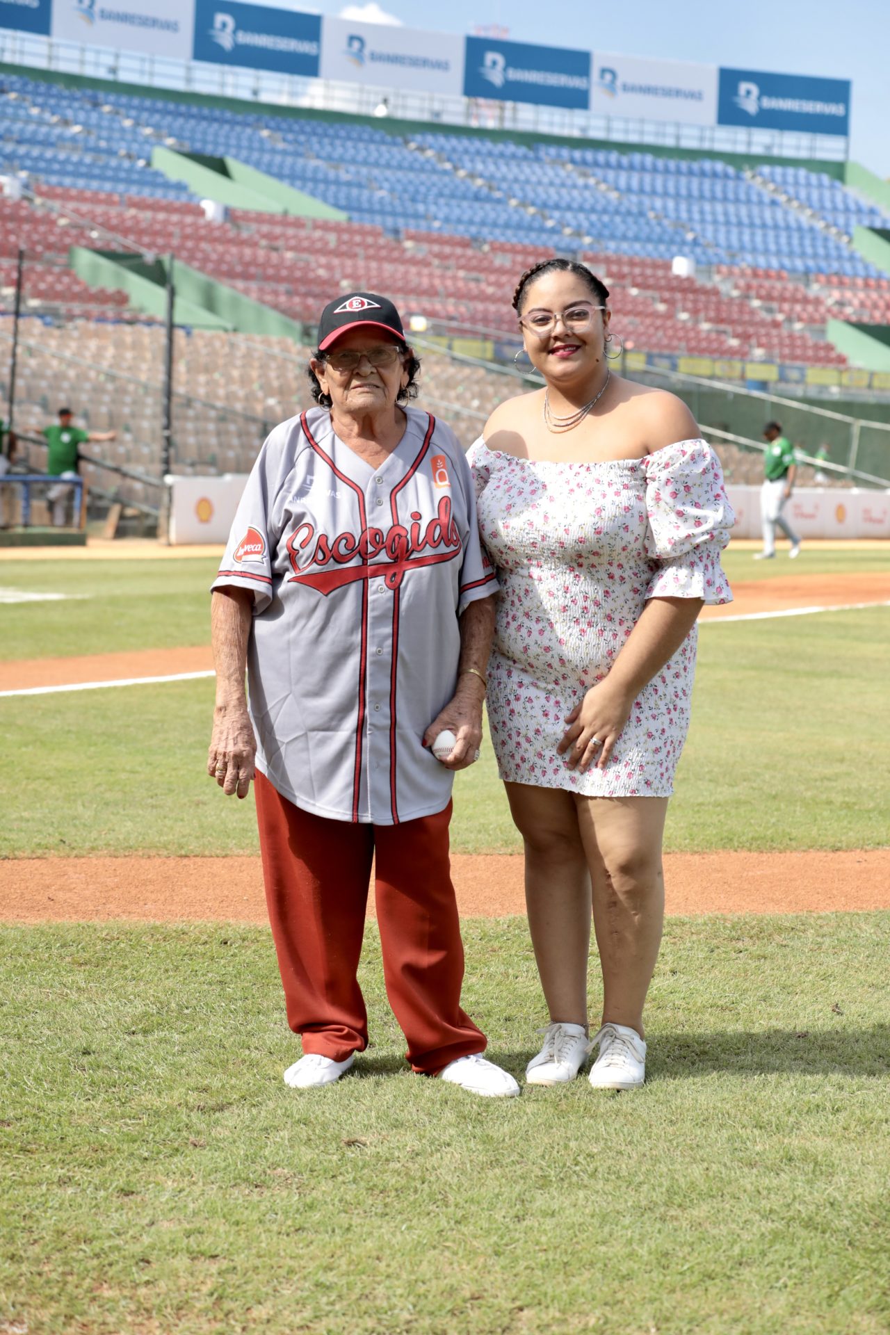 Escogido reconoce trayectoria de Norma Díaz - Momento Deportivo RD